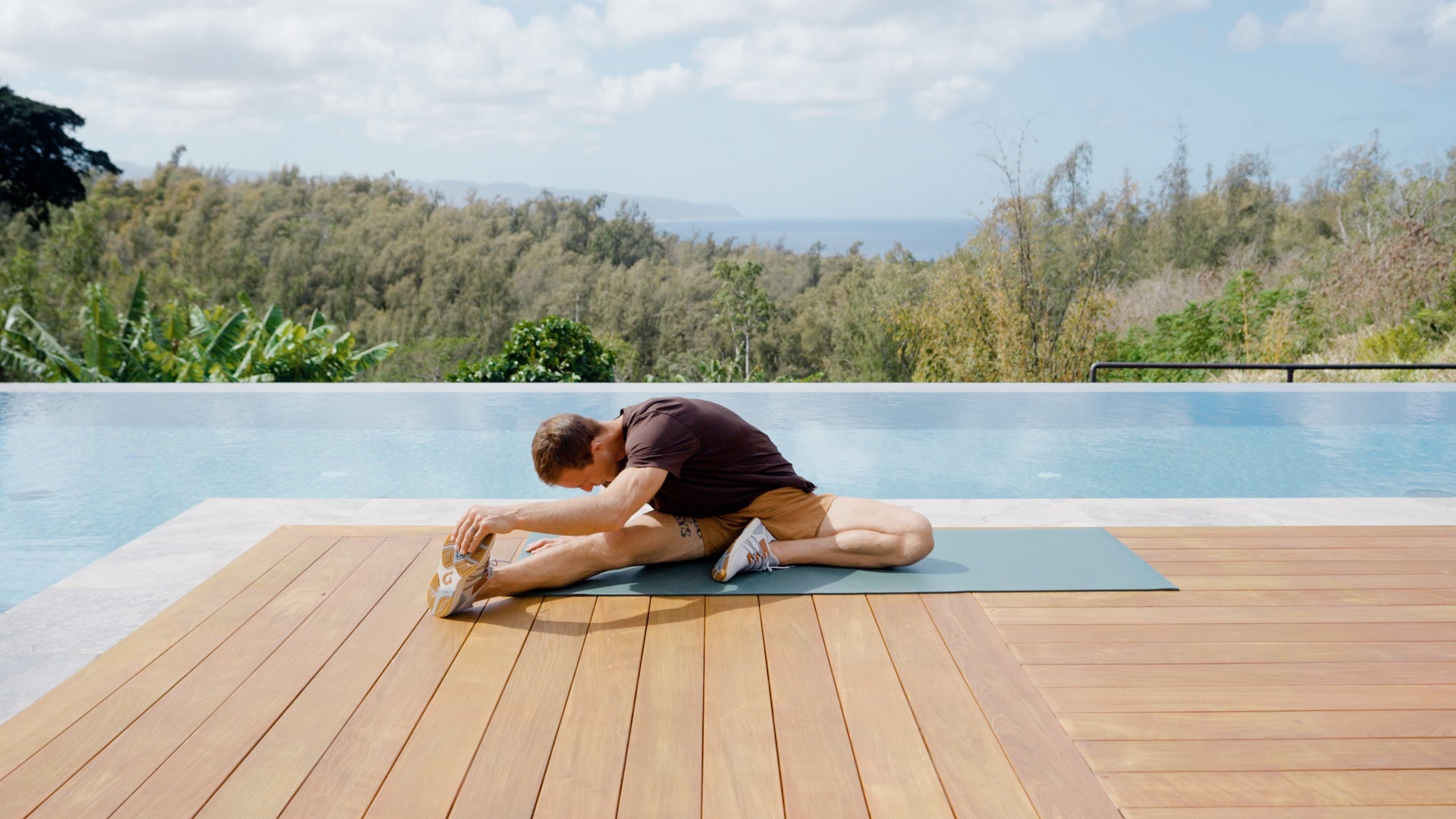 Every Pace Counts - 15 Min Stretching and Mobility Routine | OluKai ...