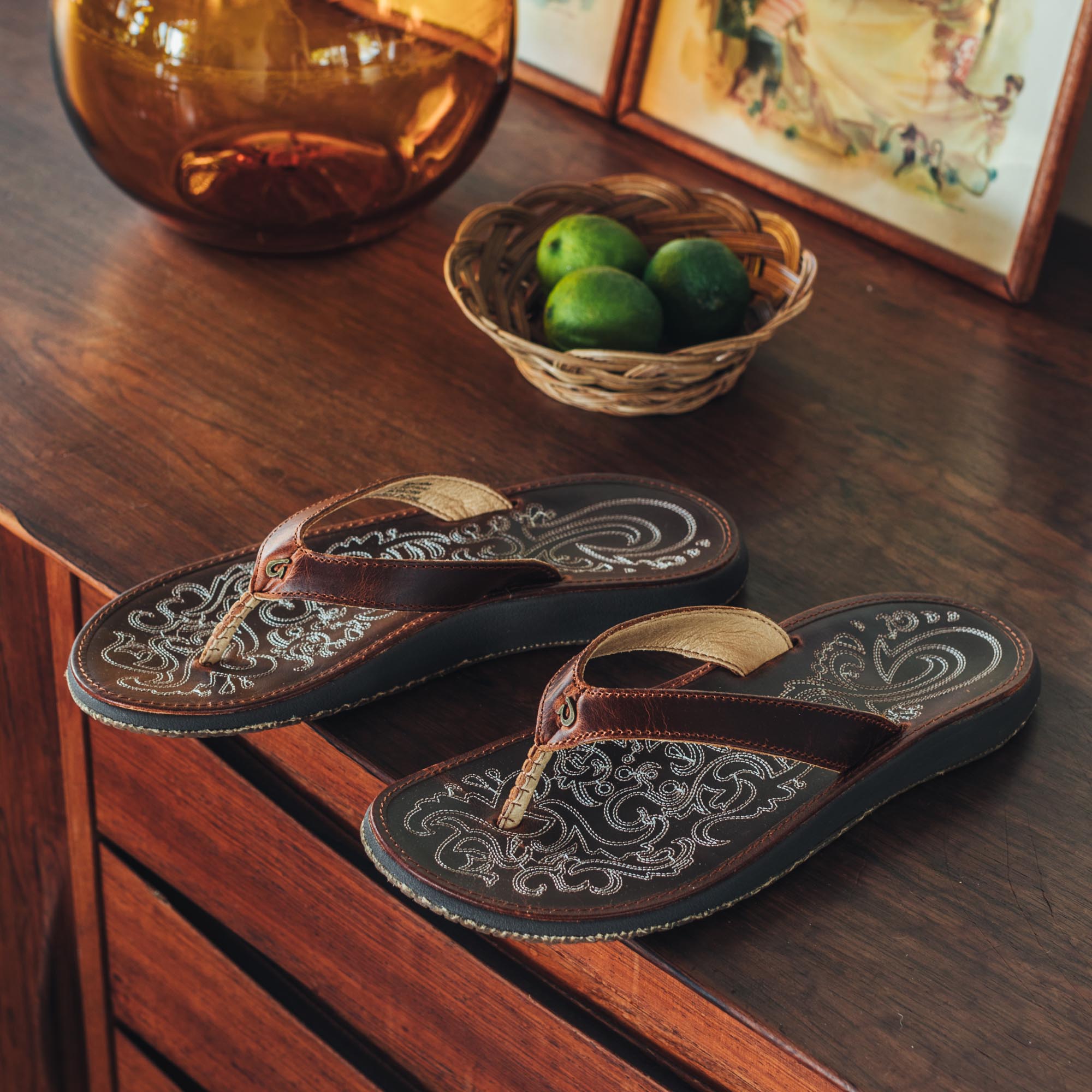 Paniolo Women’s Leather Flip Flops - Natural | OluKai – OluKai Canada